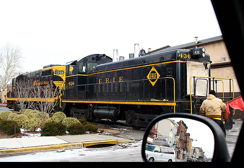 Erie 436 pulling NYGL 1268 into Dundee